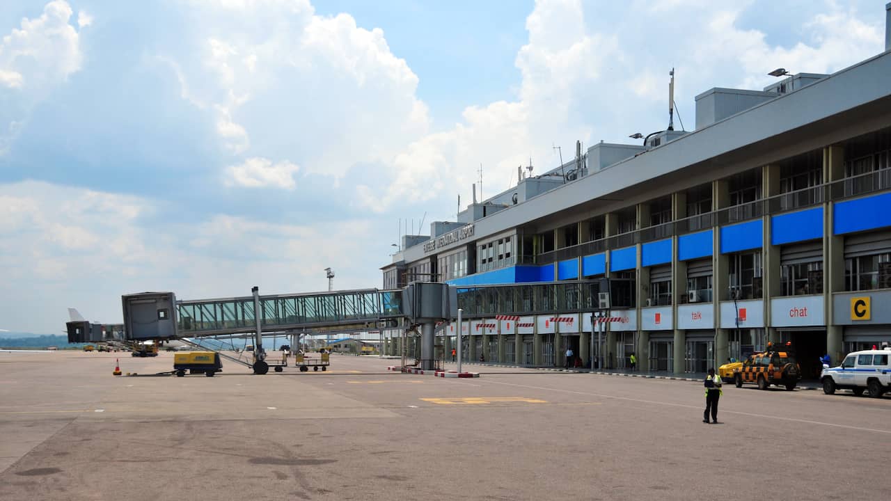 KLM schrapt vluchten naar Oeganda zodat personeel naar andere landen ...