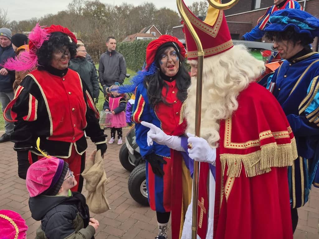 Twents dorp leert volop gebarentaal voor doof geboren Gijs (4 ...