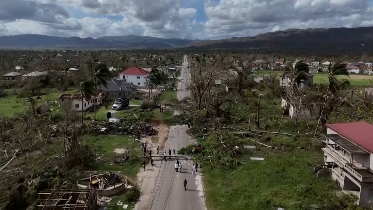 Orkaan Melissa zwakt af, maar laat Jamaica en Haïti in puin achter ...