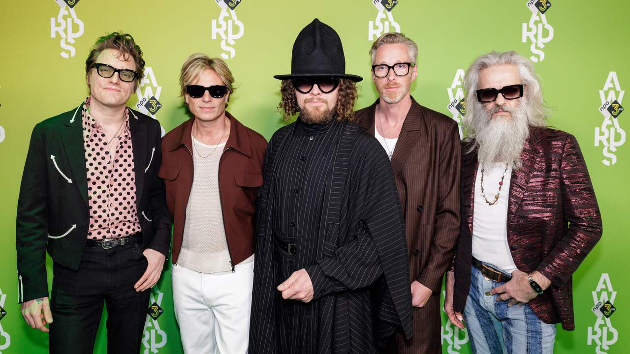 DI-RECT viert 25-jarig bestaan met concert in De Kuip | Muziek | NU.nl