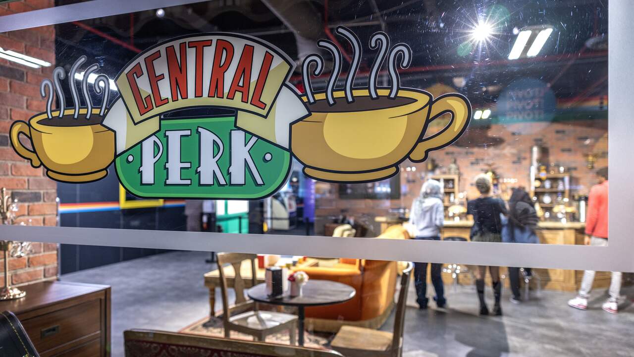 Rondreizend Friends-museum krijgt een permanente plek in Londen | Boek ...