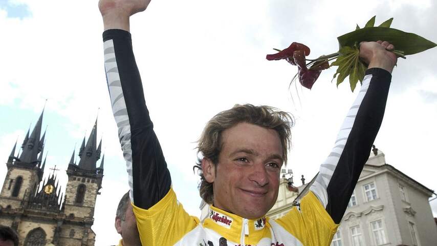 Peloton staat voor start Luik-Bastenaken-Luik stil bij dood Scarponi ...