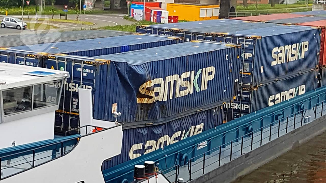 Containerschip vaart tegen spoorbrug Gouda, treinverkeer stilgelegd ...