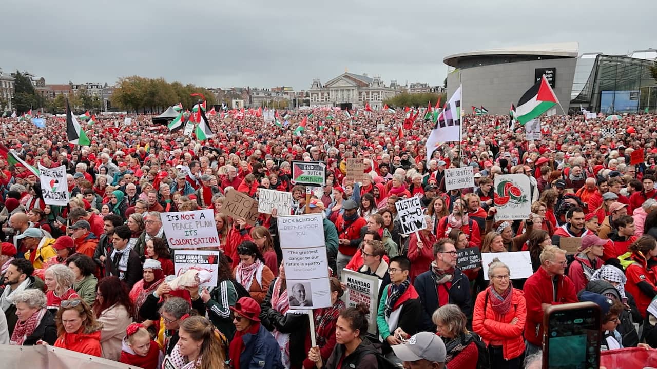 Organisatie meldt 250.000 deelnemers aan Rode Lijn-protest in Amsterdam ...