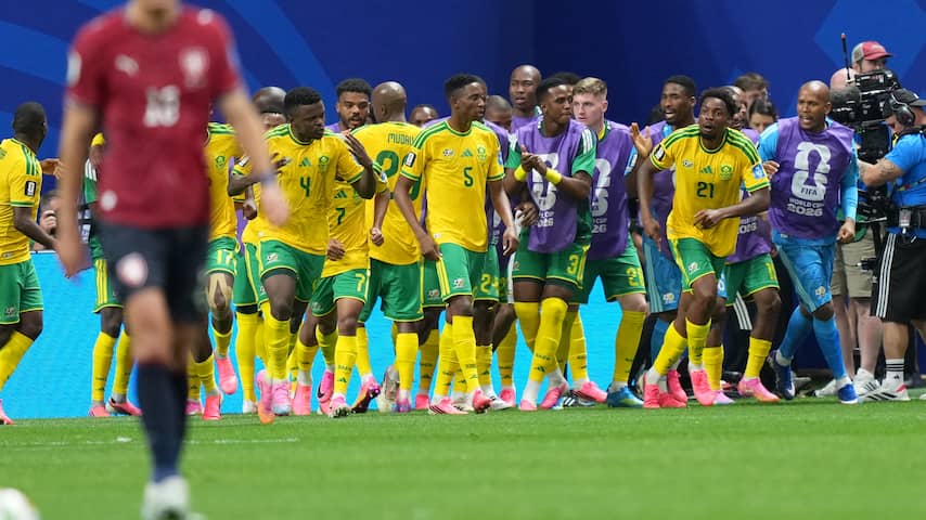 Discutabele penalty verpest hoofdrol Sadílek op WK en helpt Zuid-Afrika ...