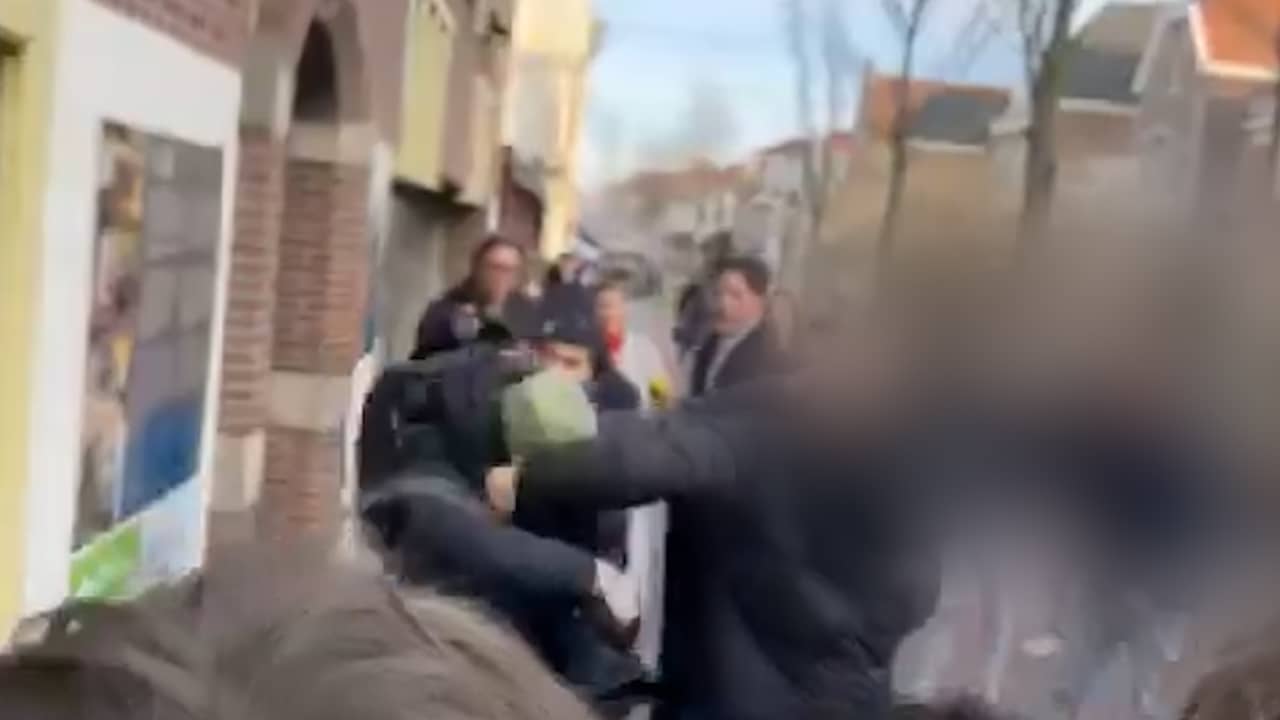 YouTuber Bender tijdens opnames in Delft aangevallen door jongeren ...