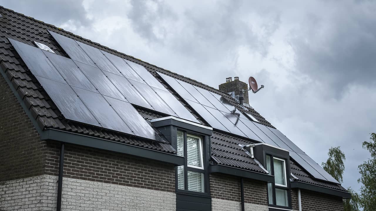 Einde terugleverkosten voor zonnestroom door vonnis? 'Vlag nog niet uit ...