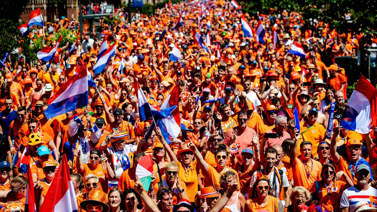 KNVB rekent bij elk WK-duel Oranje op 5.000 fans en wil ook fanwalks in ...