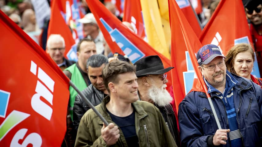 Dag van de Arbeid bijna overal vrije dag, maar Nederlanders werken door | Economie | NU.nl