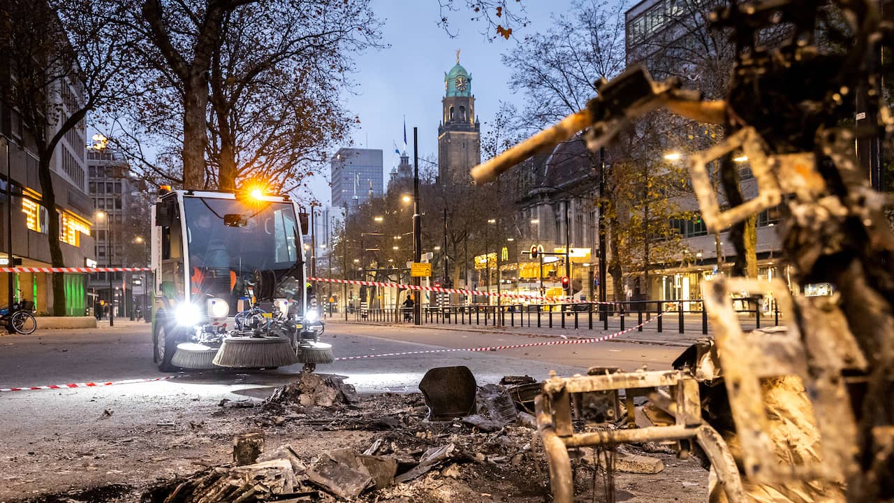 Twee relschoppers krijgen vijf maanden cel voor rellen in Rotterdam ...