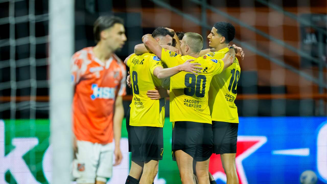 ?? FC Volendam op achterstand bij rust door een eigen goal van ...