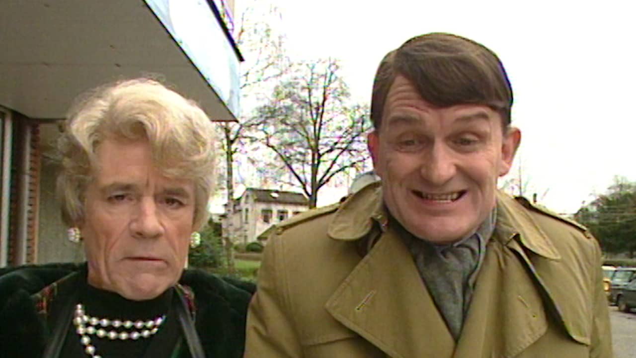 Wim de Bie als gefrustreerde zoon, op stap met zijn moeder | NU.nl