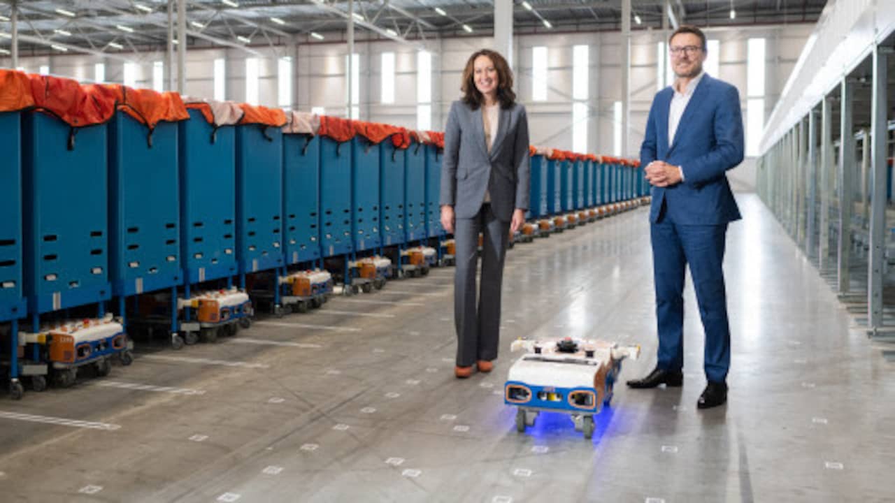 PostNL geeft sorteren van kleine pakketten uit handen aan robots ...