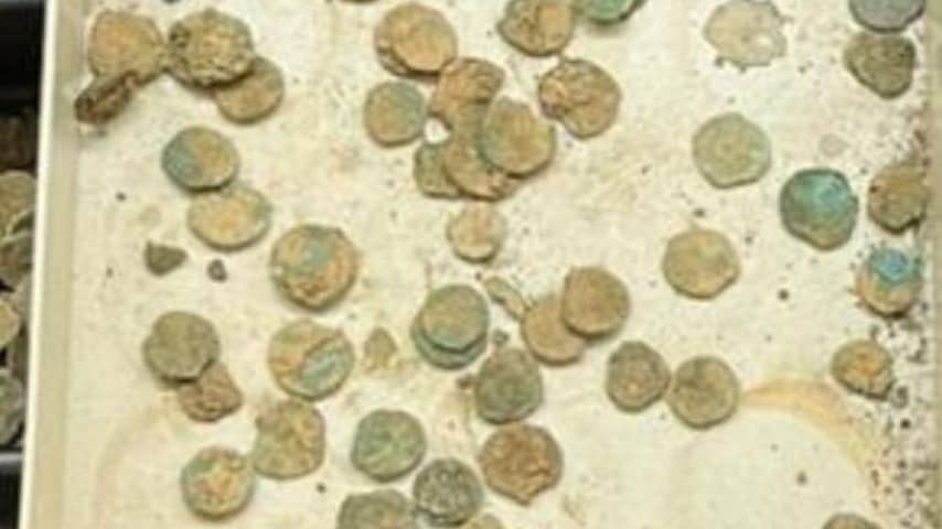 Enorme Romeinse schat gevonden in Limburg: zo'n 3.600 geldstukken ...