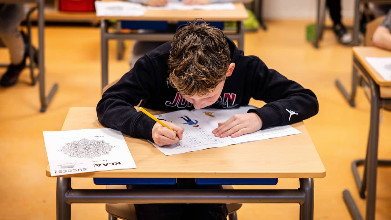 Meisjes scoren beter op eindtoets, maar krijgen minder vaak havo- of ...