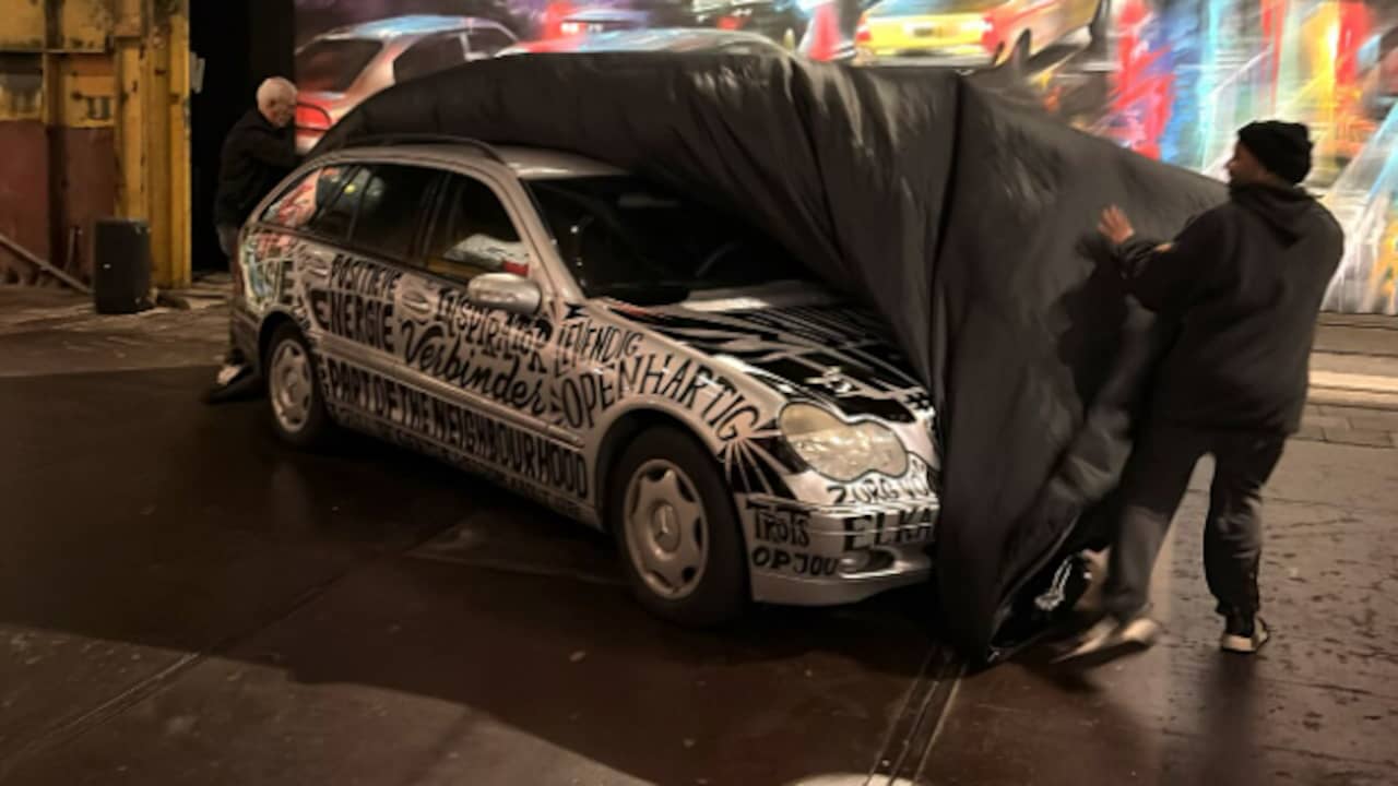 Amsterdammer krijgt auto van de buurt na racistische bekladding op ...
