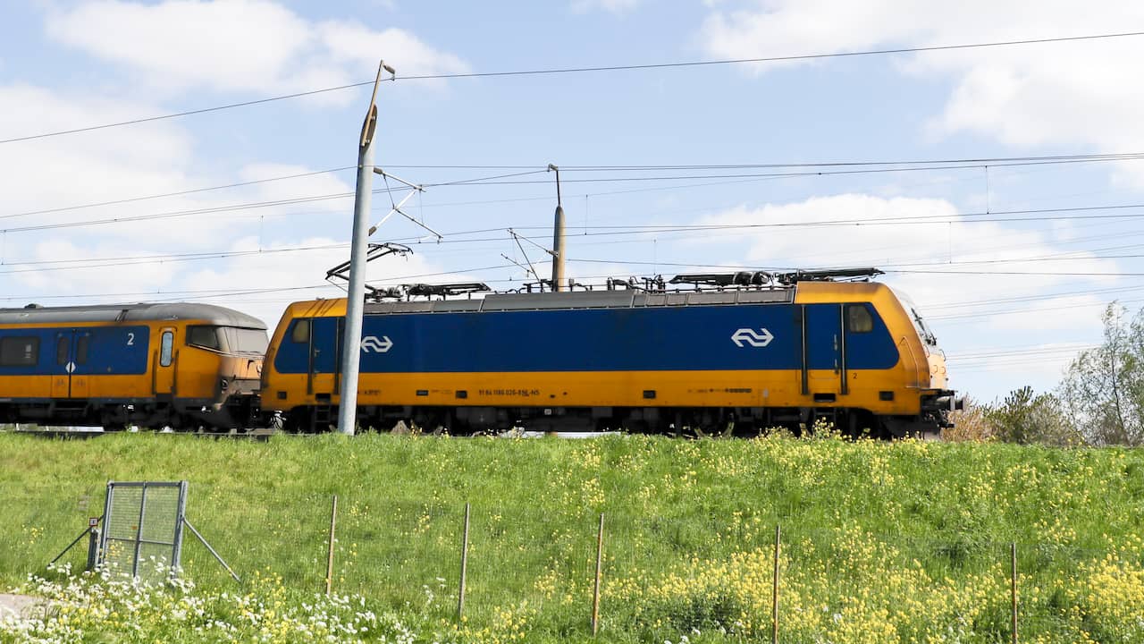 Evacuatie honderden treinreizigers tussen Rotterdam en Breda na brandmelding - Oozo.nl