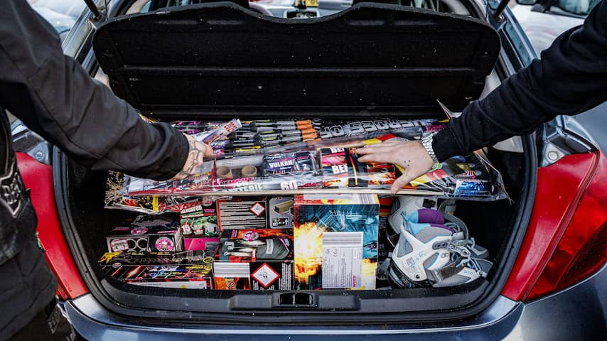 Nog nooit gaven Nederlanders zo veel geld uit aan vuurwerk: 118 miljoen ...