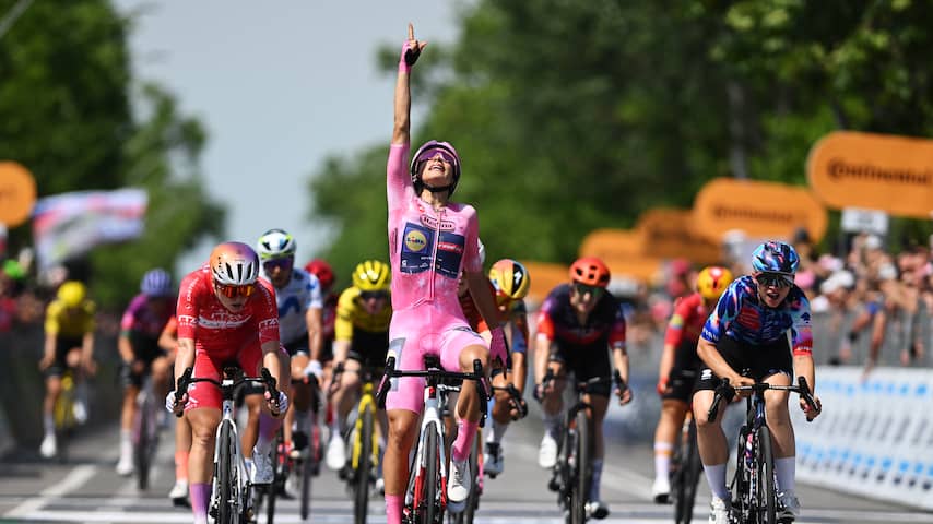Rozetruidraagster Balsamo sprint bij afwezigheid Wiebes naar etappezege ...