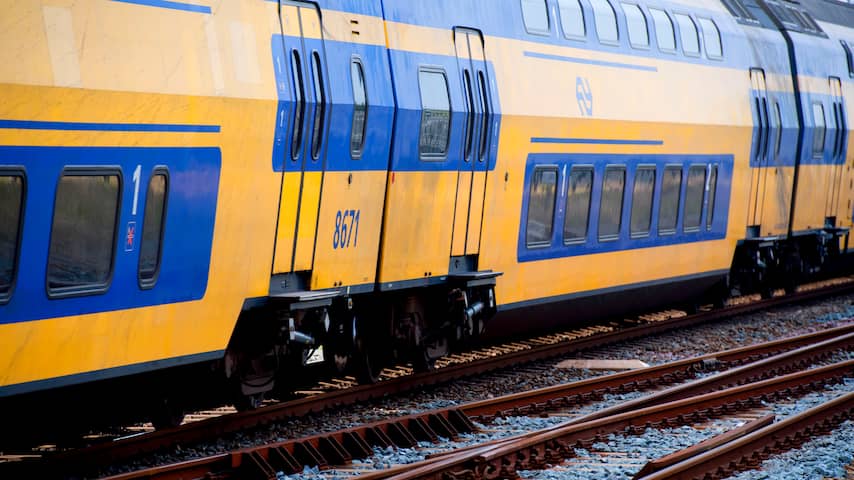 Reizigers mogen vanaf volgend jaar minder lang vastzitten in gestrande ...