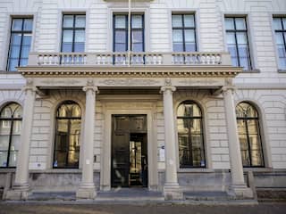 Acht jaar cel en tbs voor man die zijn vrouw wurgde omdat ze wilde scheiden | Binnenland | NU.nl