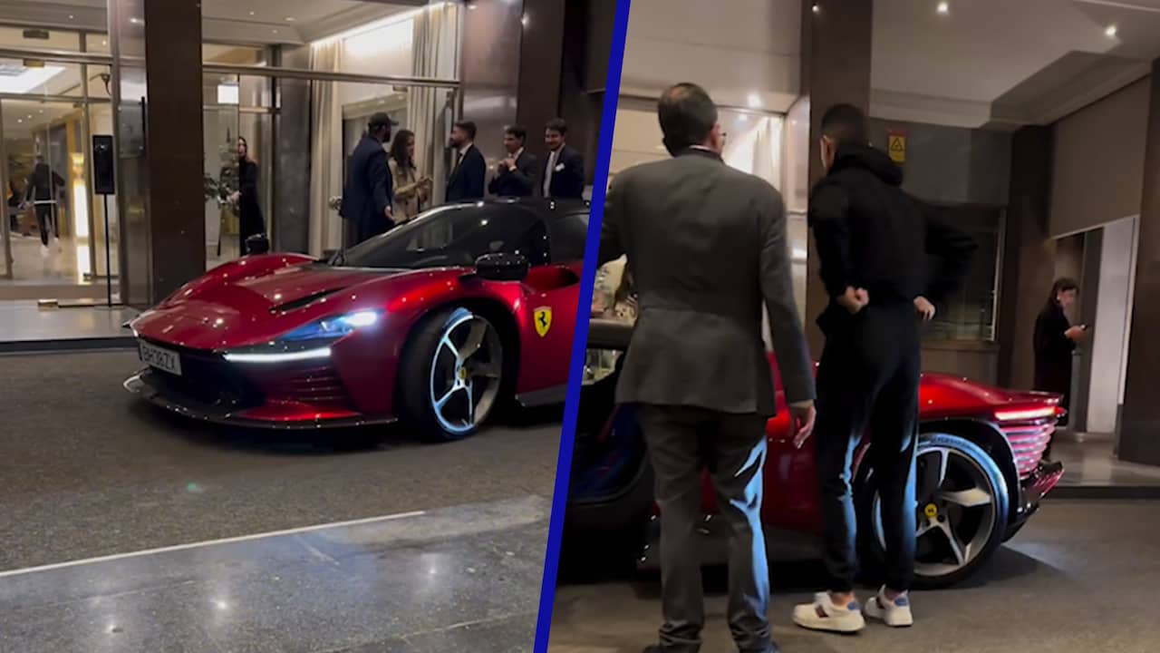 Ronaldo komt met Ferrari van 2 miljoen aan bij hotel in Lissabon | NU.nl