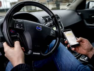 Focusflitser straft telefoongebruik achter stuur af: al ruim 12.000 ...