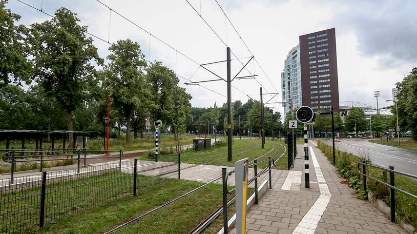 Uithoflijn na anderhalf jaar vertraging officieel geopend | Binnenland ...