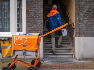 Minister wil PostNL toch dag extra de tijd geven om post te bezorgen ...