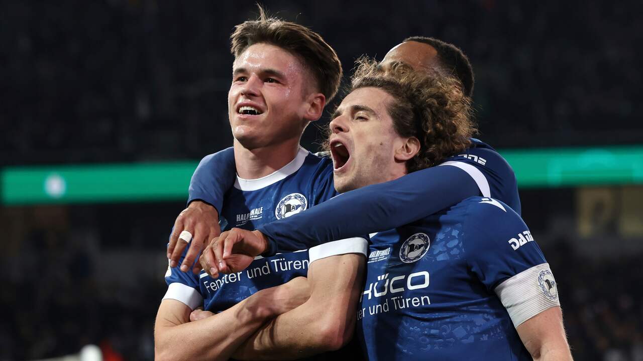 Bekijk de winnende goal van derdedivisionist Bielefeld tegen Leverkusen ...