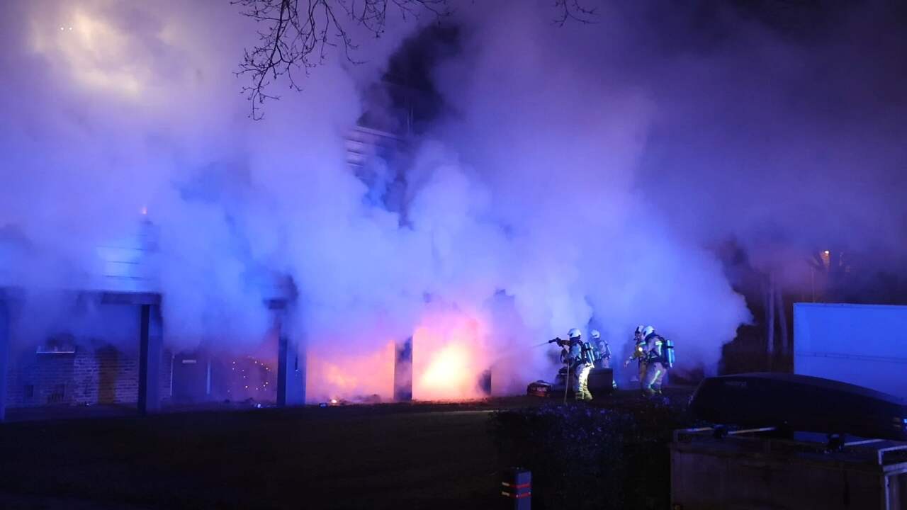 Grote uitslaande brand in Emmen zorgt voor flinke schade | NU.nl