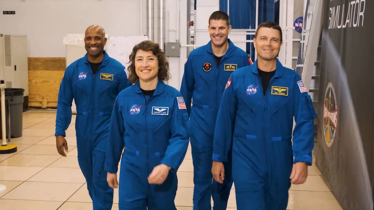 Deze vier astronauten vormen de eerste bemande maanvlucht in ruim ...