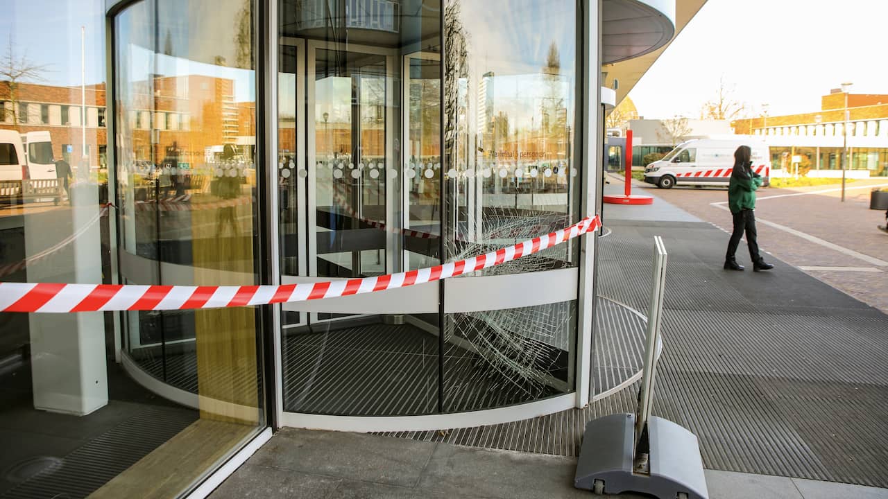 Klopjacht op gewapende man die ontsnapte uit Utrechts ziekenhuis ...