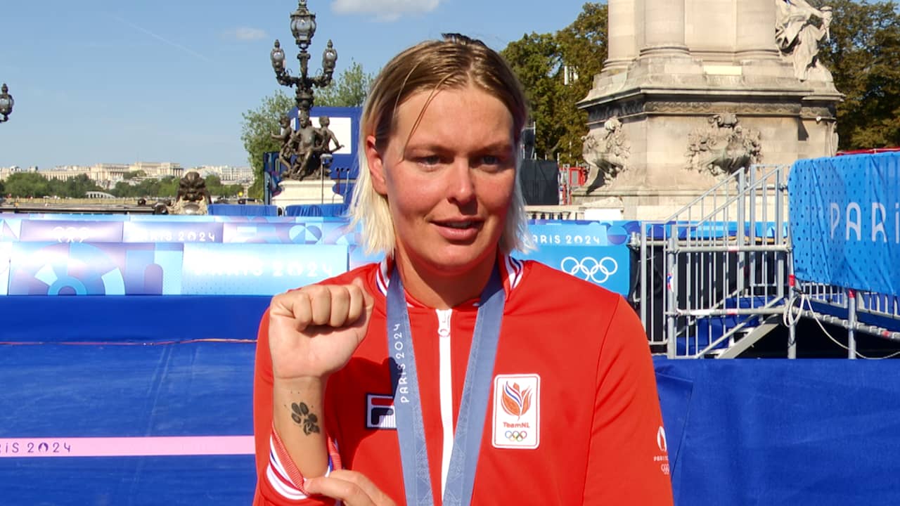 Geëmotioneerde Van Rouwendaal draagt goud op aan overleden hondje | NU.nl