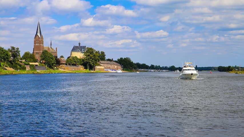 Grote zorgen over waterkwaliteit van de Maas: 'Grens komt steeds ...