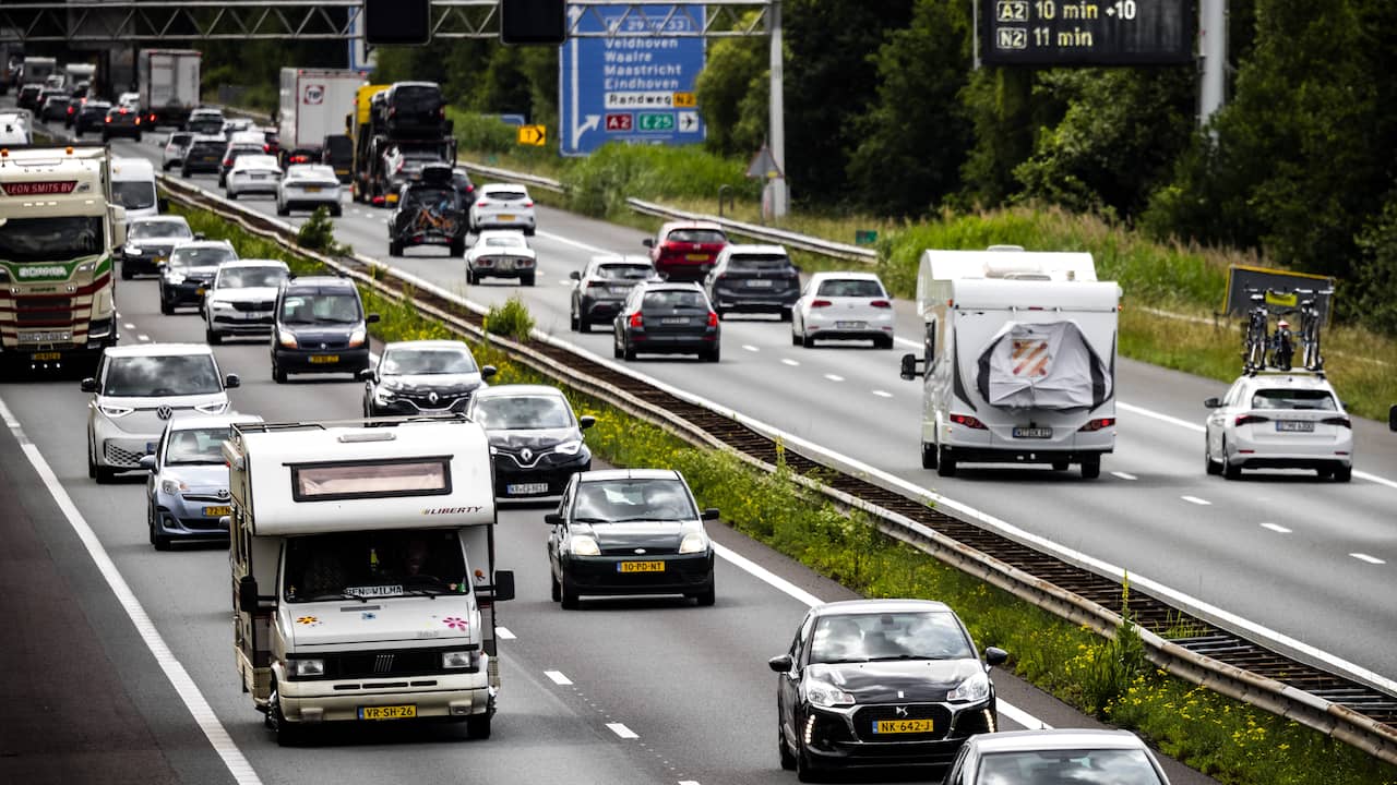Drukke en vroege avondspits door treinstaking en meerdere ongelukken | Binnenland | NU.nl