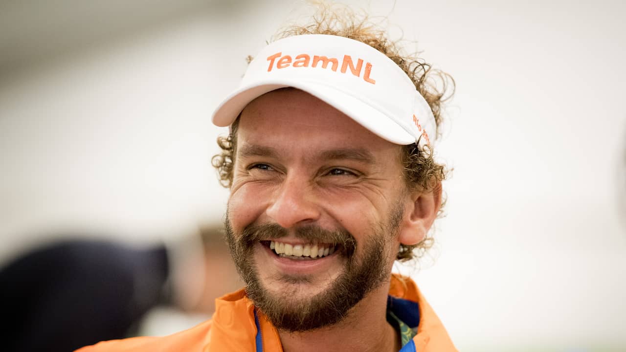 Nederlandse golfers op verzoek van Ruud Gullit in het oranje op KLM ...