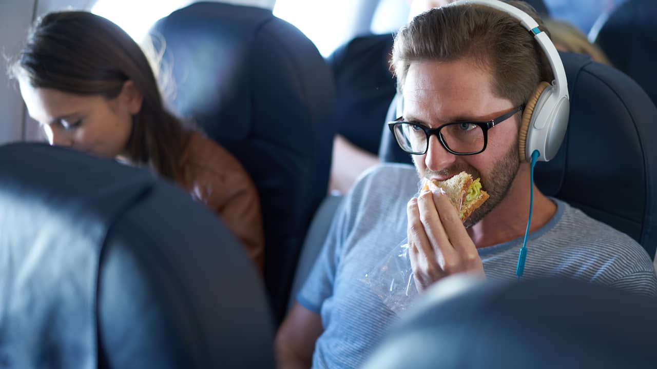 Wat mag je aan eten en drinken meenemen in het vliegtuig? | Slimmer ...
