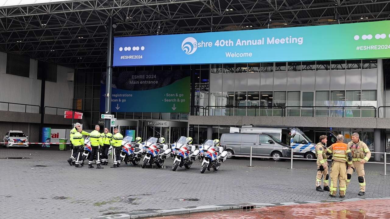 Bezoekers Amsterdam RAI staan op stoep vanwege ontruiming | NU.nl