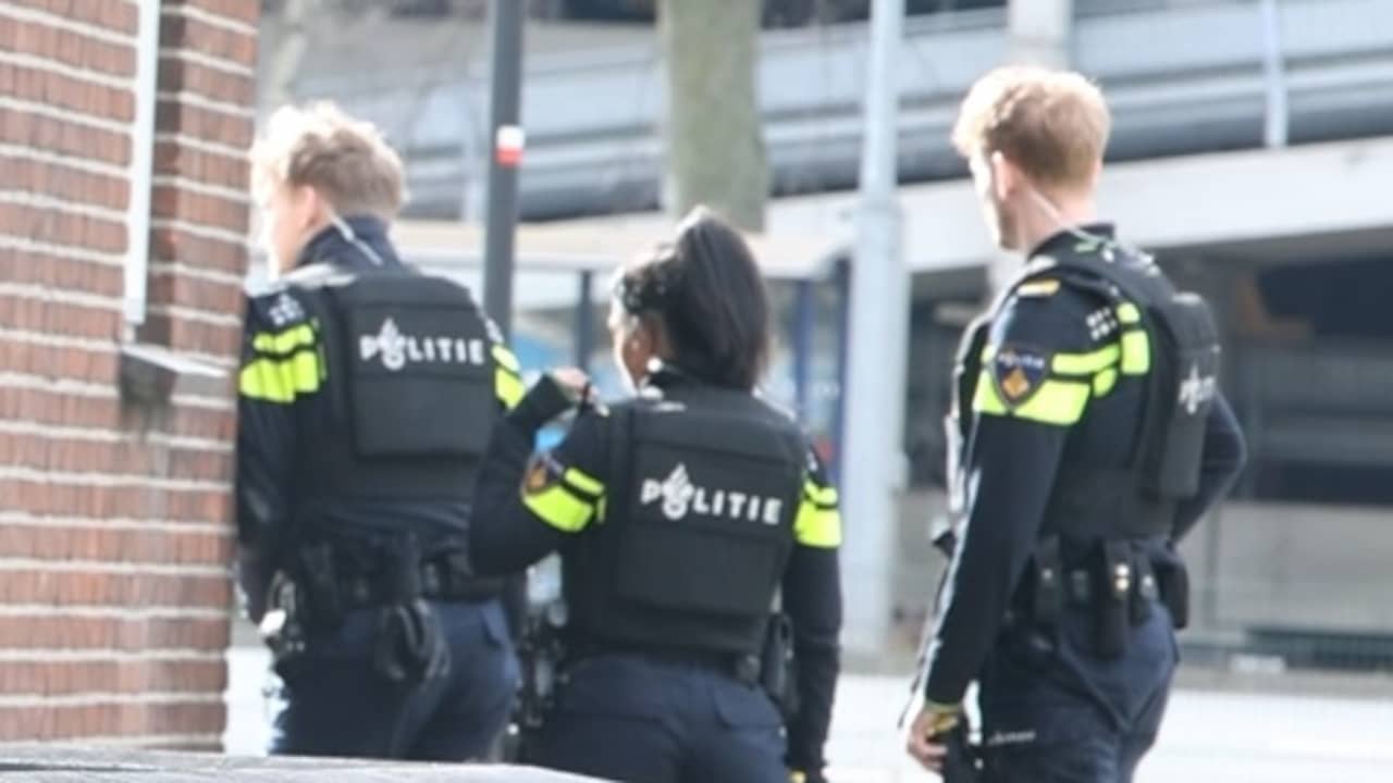 Politie doorzoekt mbo in Den Bosch vanwege mogelijke dreiging | NU.nl