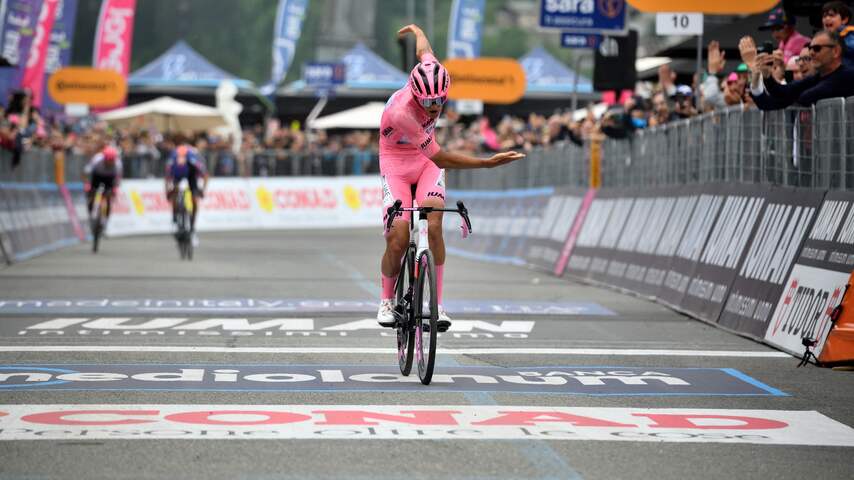 Del Toro maakt indruk in Giro: 'Ging als een crimineel door de bochten ...