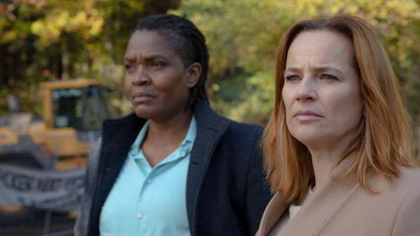 Recensieoverzicht Nederlandse misdaadserie Nemesis: 'Grijpt kijker bij ...