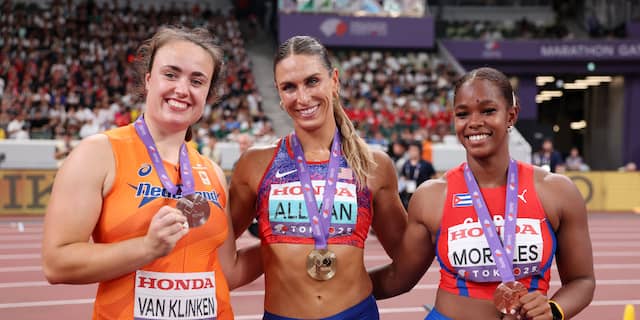 Van Klinken pakte WK-zilver met Girl Power-sokken en viert het met ...