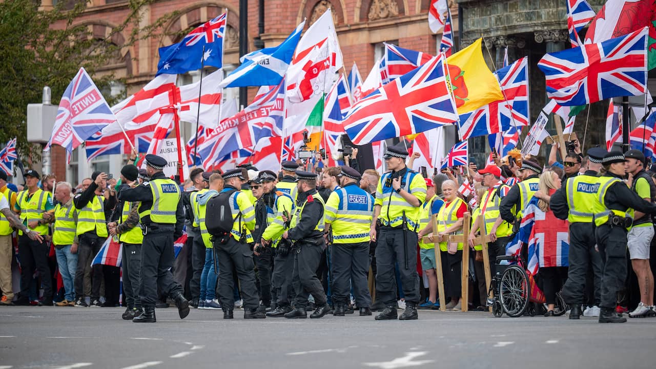 Meer dan 100.000 demonstranten bij anti-immigratiebetoging in Londen ...