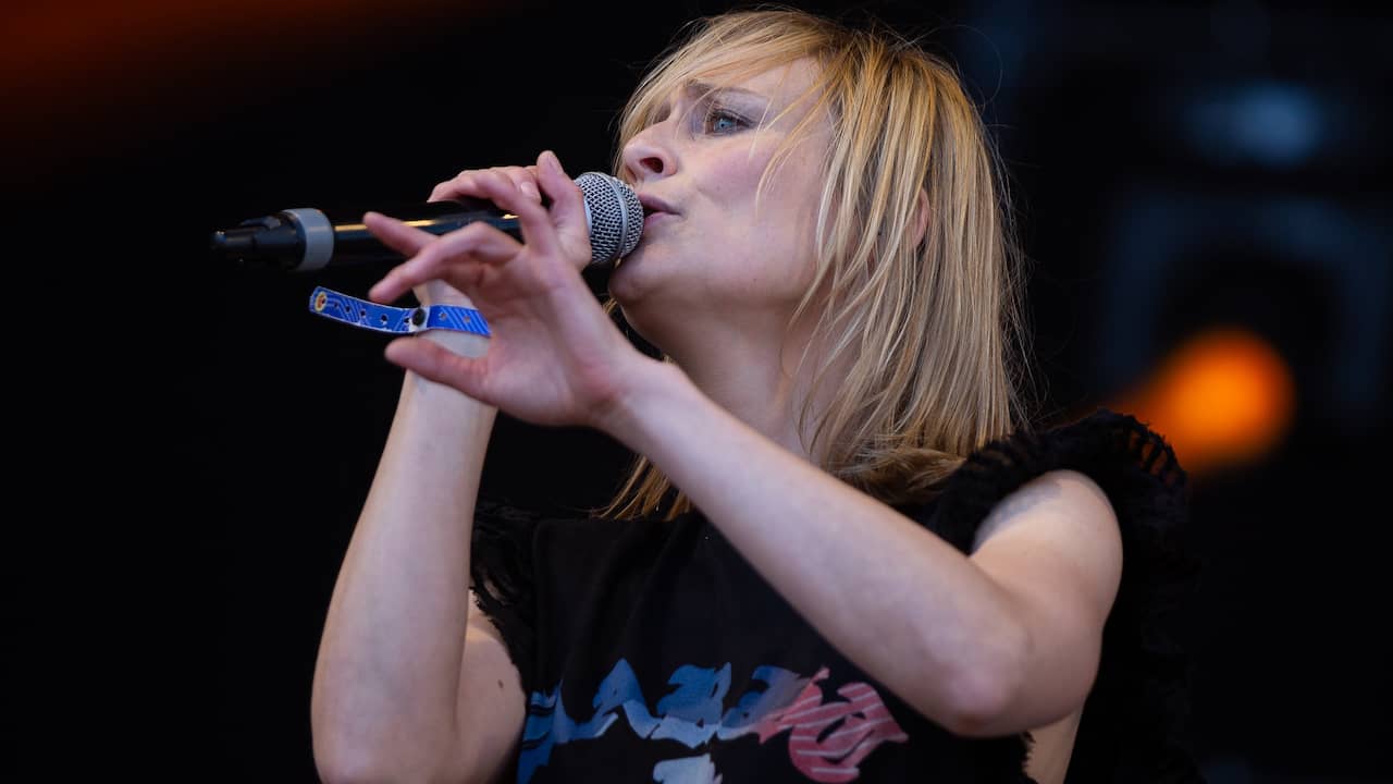 Zangeres Geike Arnaert keert terug bij band Hooverphonic | Muziek | NU.nl