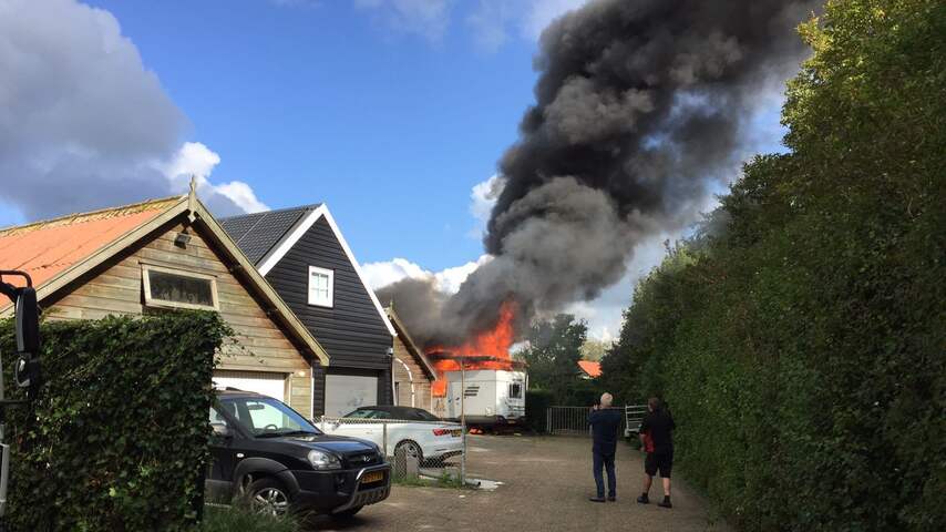 Brandweer is vuur in camper naast woning in Yerseke meester | Beveland | NU.nl