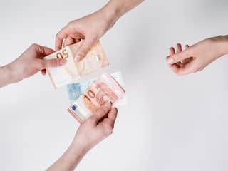 Het gelddilemma: Is het slim om te besparen op je verzekeringen? | Geld ...