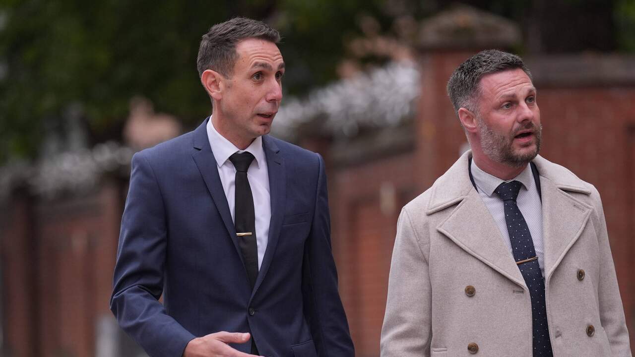 Omstreden ex-Premier League-arbiter bekent maken beelden van ...