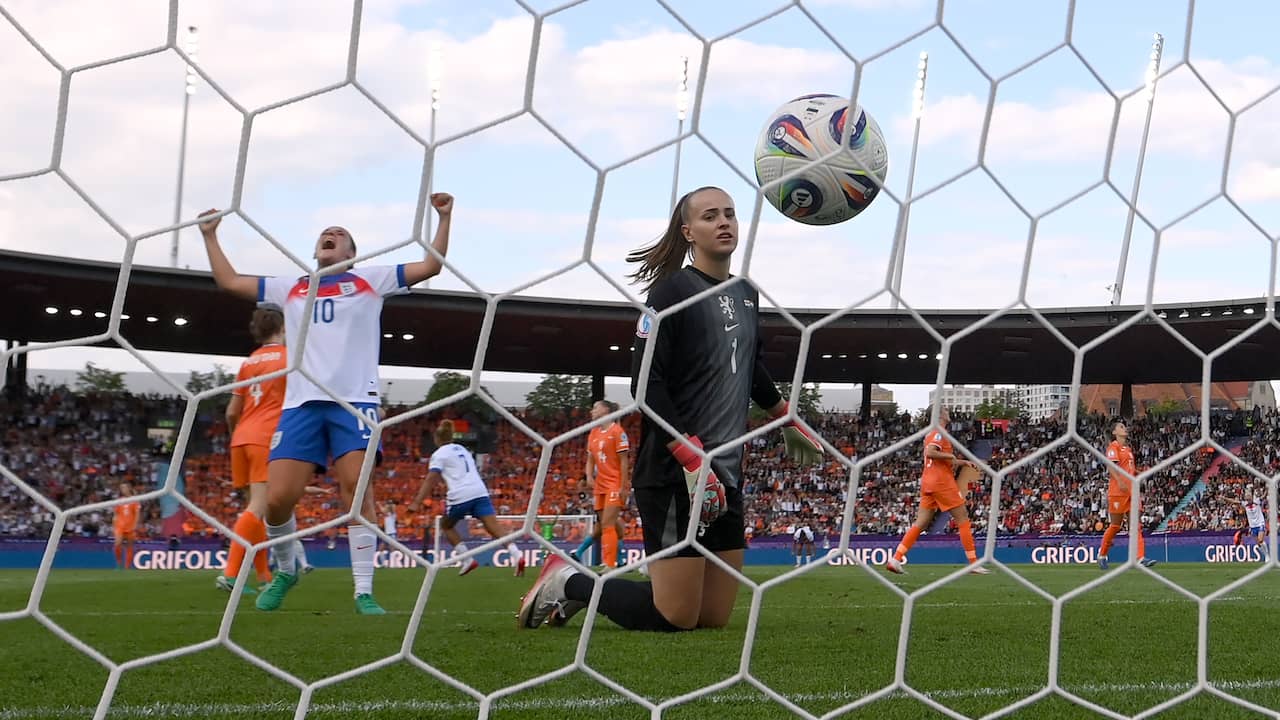 Van Domselaar na afstraffing Oranje tegen Engeland: 'We speelden niet ...