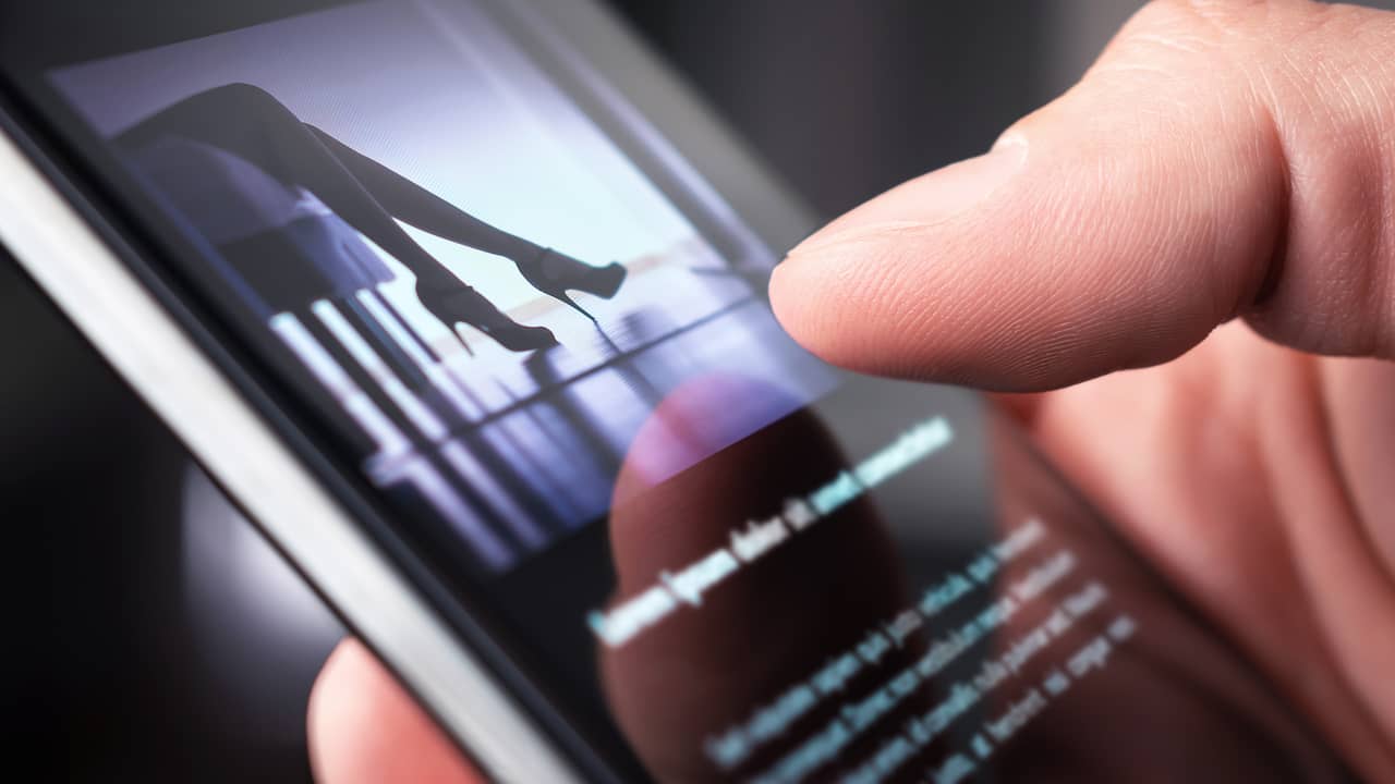 Belgische omroep stuit op platforms waar mannen naaktbeelden partners ...
